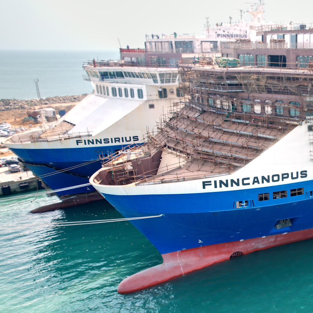 What does it say on the ship? - Finnlines