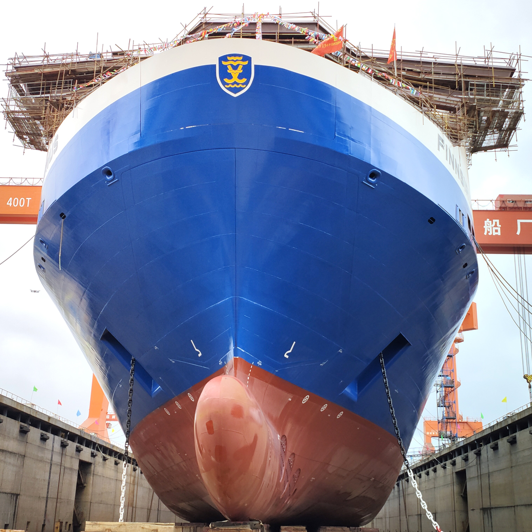 What does it say on the ship? - Finnlines