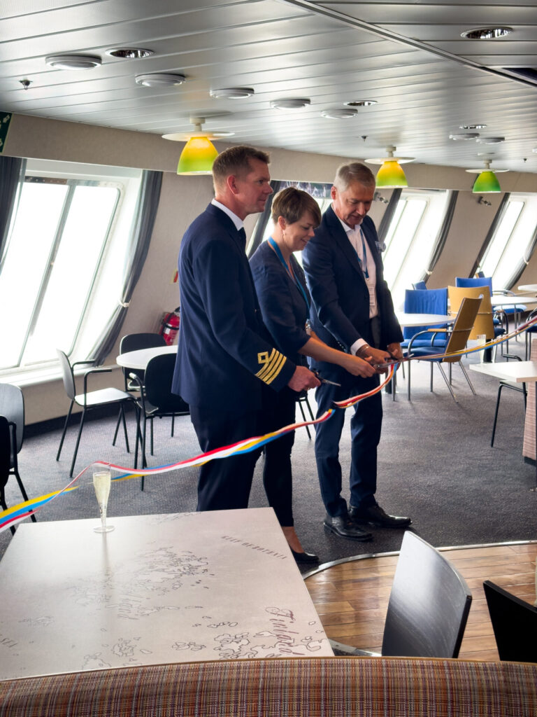 Swedish-Polish ribbon cut when Finnlines inaugurated its new line in ...